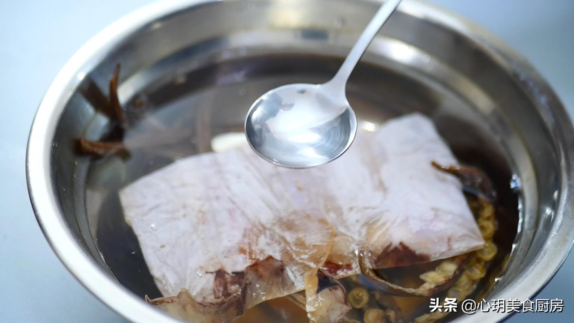 Soak dried squid and cuttlefish, don't just use water, the seaside ...