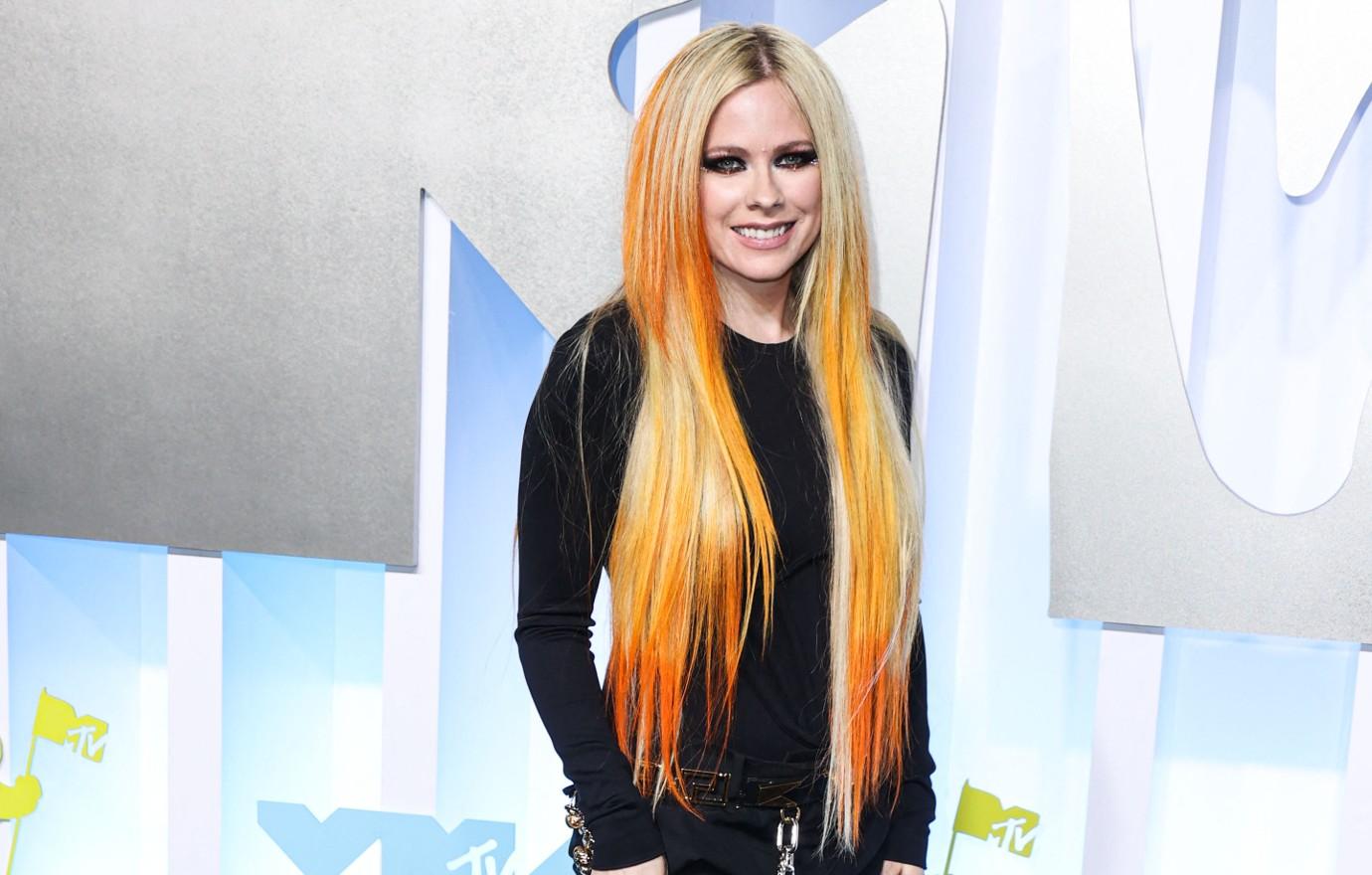 Avril Lavigne calls off her engagement! After rumored affair with ...