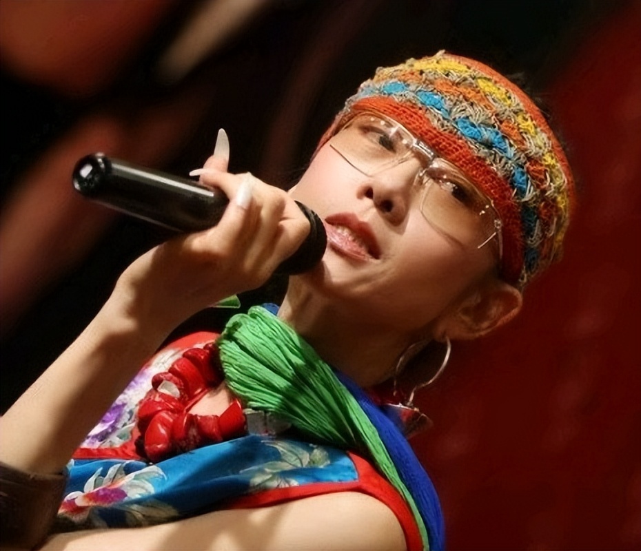 "Naked" not ashamed? Is it dedicated to art or playing hooligans, Yang Liping with hot eyes - iNEWS