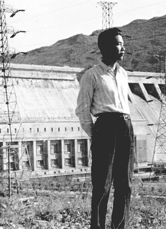 In 1984, a rare family portrait of Li Peng, his wife Zhu Lin, and ...