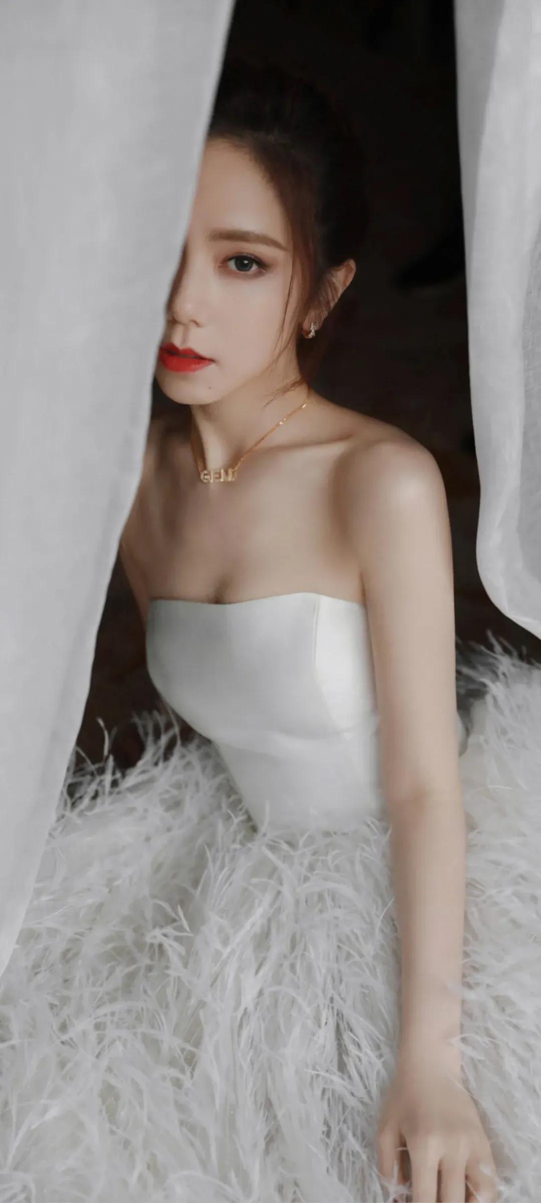 Deng Ziqi Wallpaper|Slim Goddess Yan - iNEWS