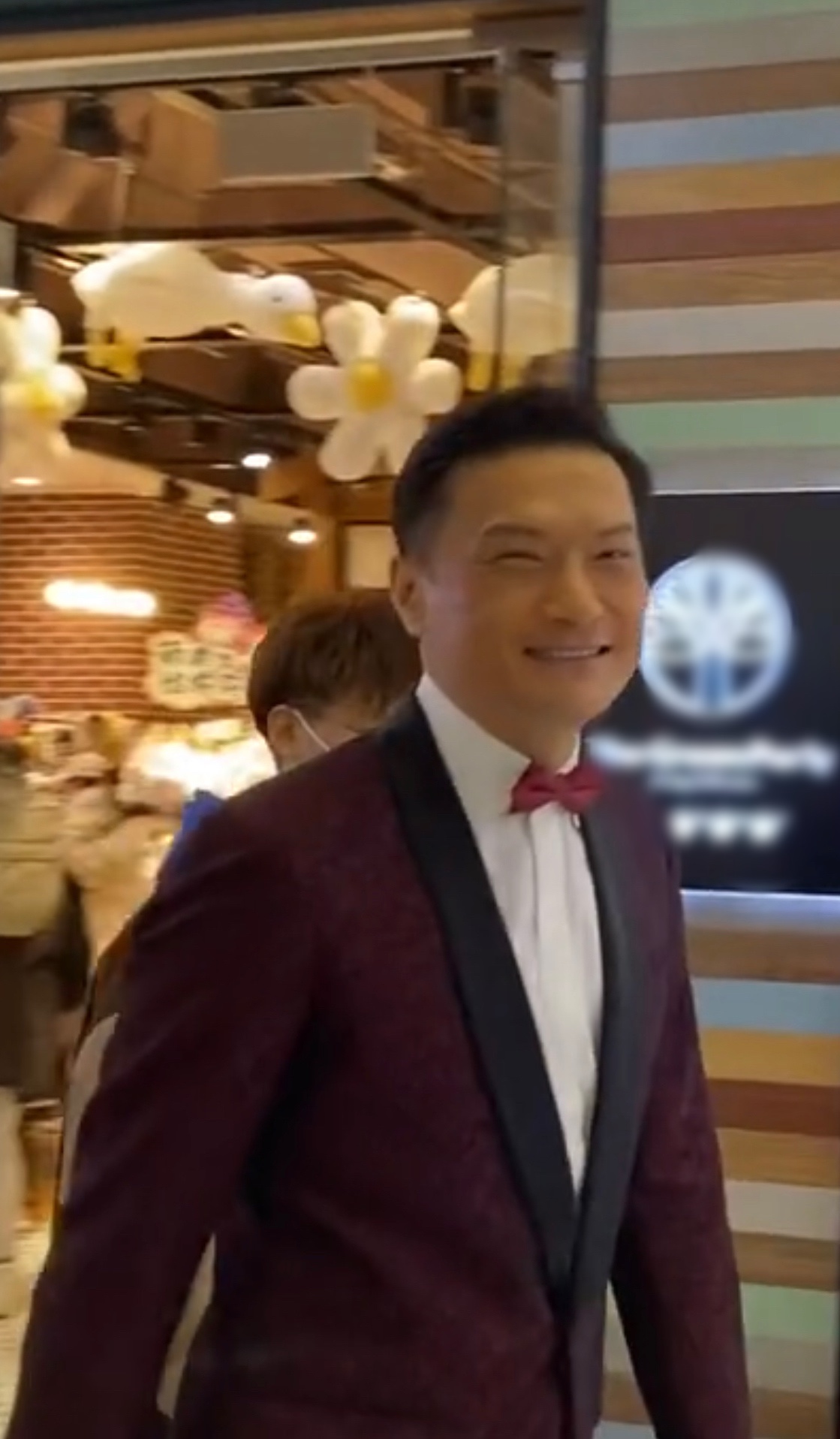 Before the age of 54, TVB actor appeared, appeared in a simple business show, is very popular ...