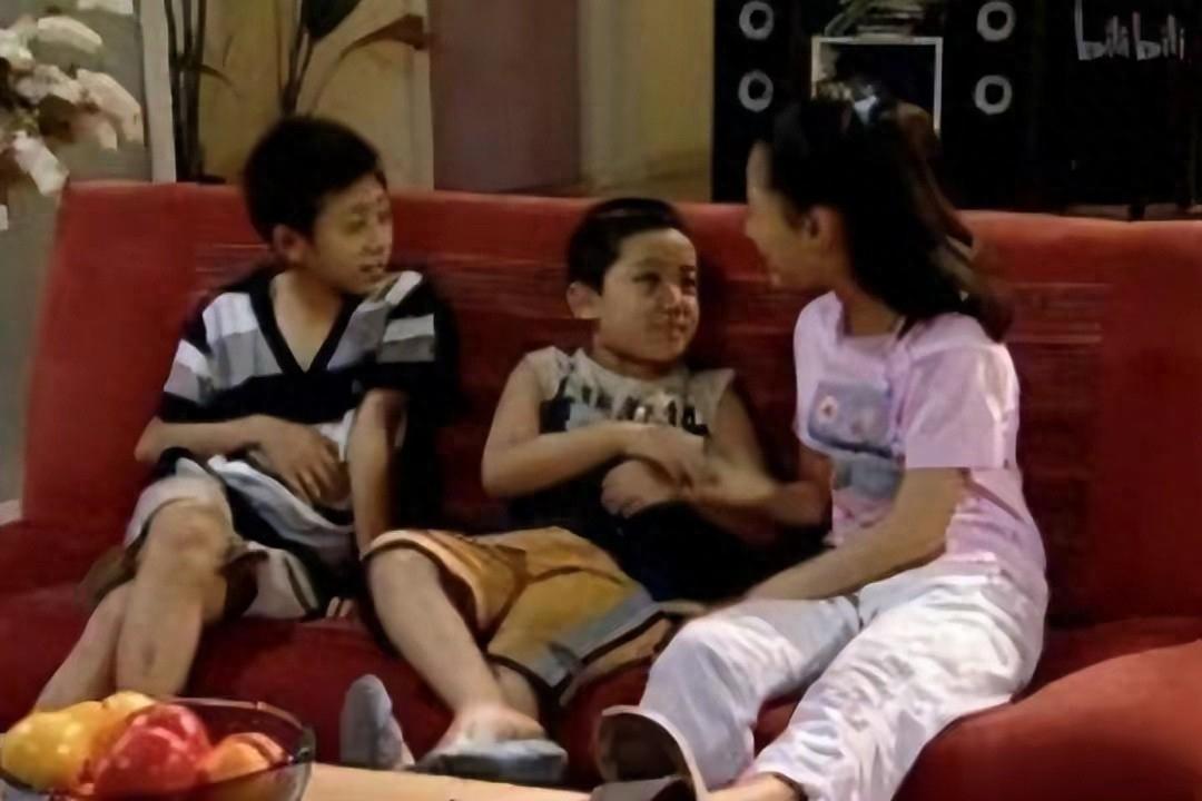 Even a three-year-old child can see the gang-crossing scene in "Family ...