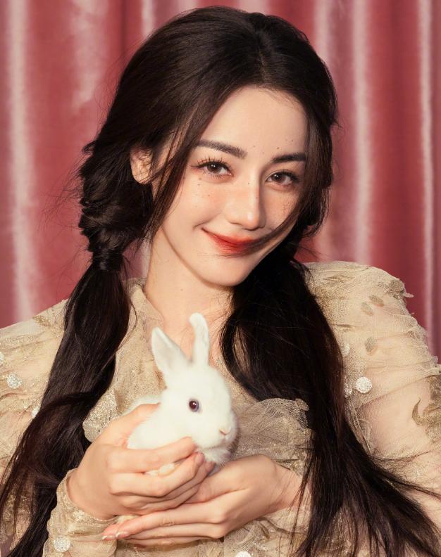 On the 10th anniversary of Di Lieba's debut, she sent blessings with a ...