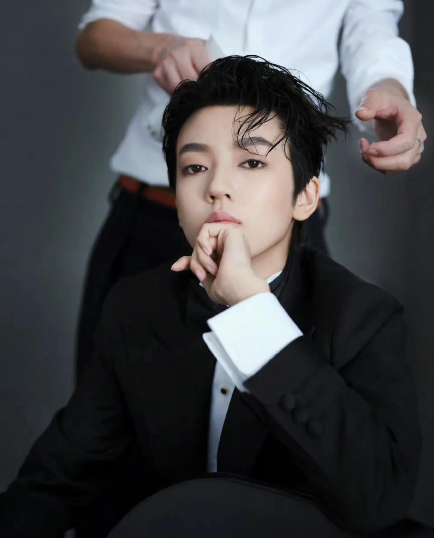 Yu Zheng's ceiling actor - iNEWS