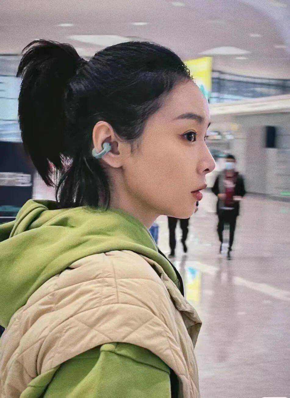 The Bluetooth headset with the most design elements at the moment, the ...