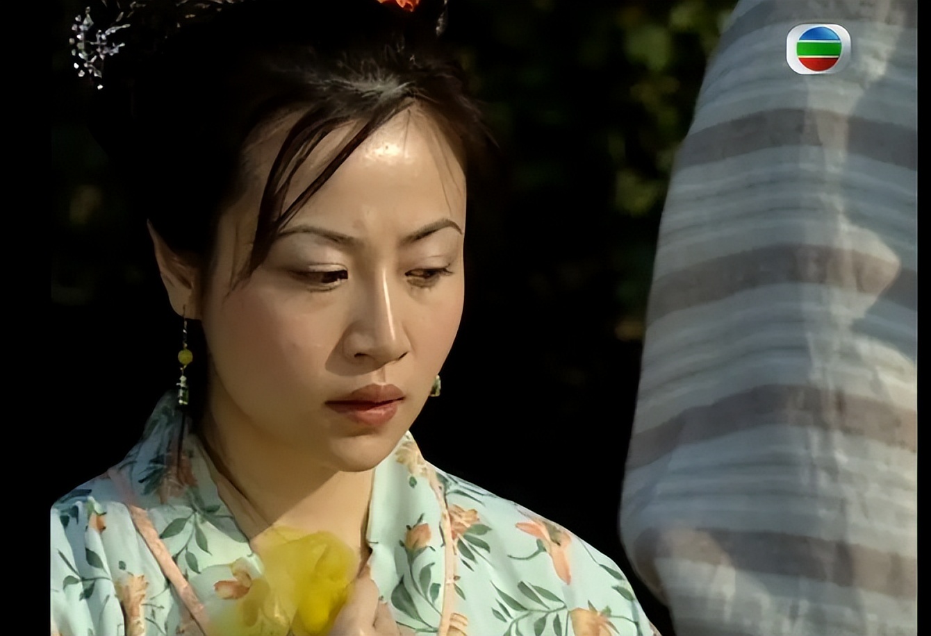 A professional TVB supporting actress, she reached the peak of acting at the age of 26, and was ...