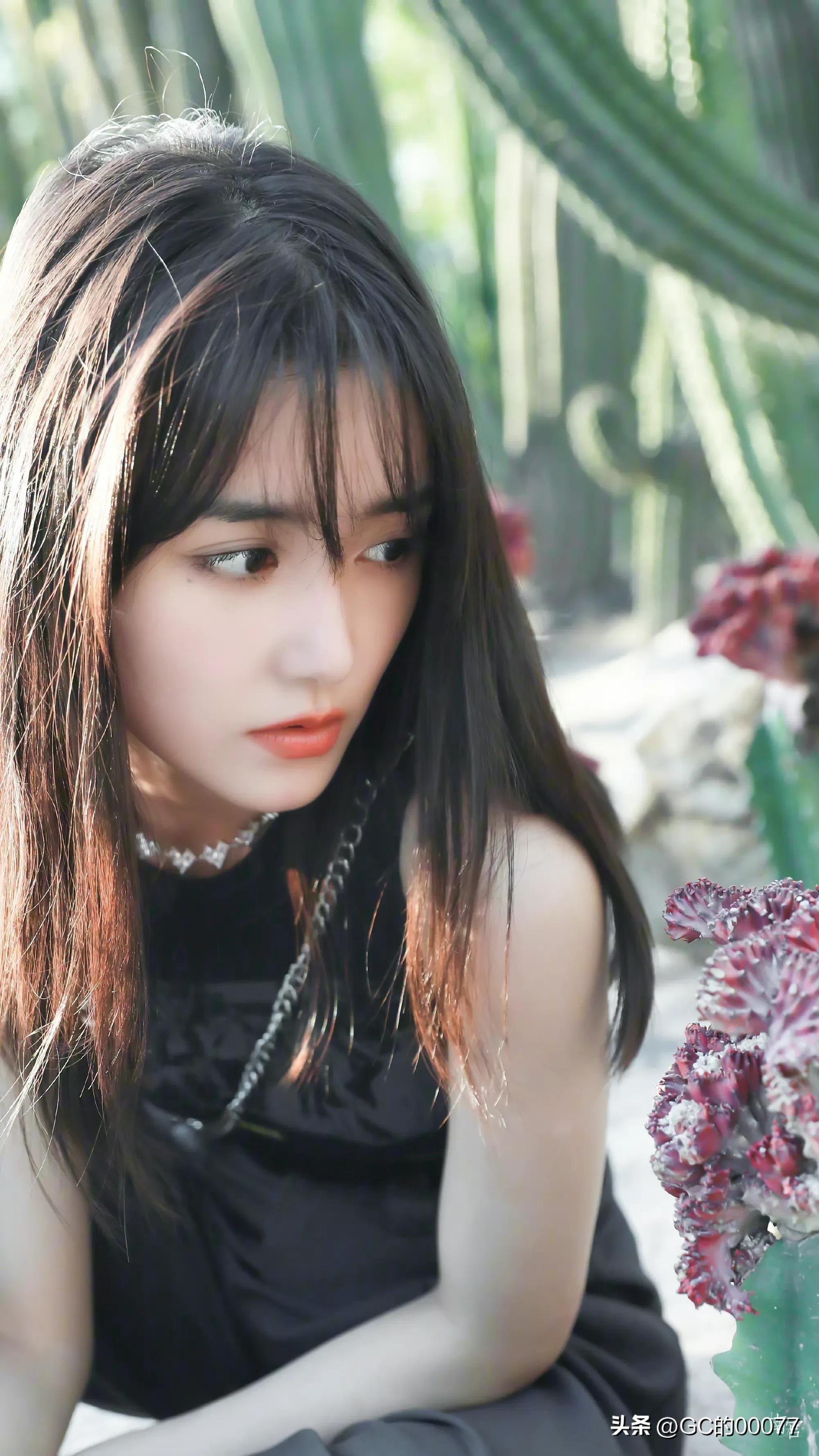 Star picture Jiang Yiyi - iNEWS