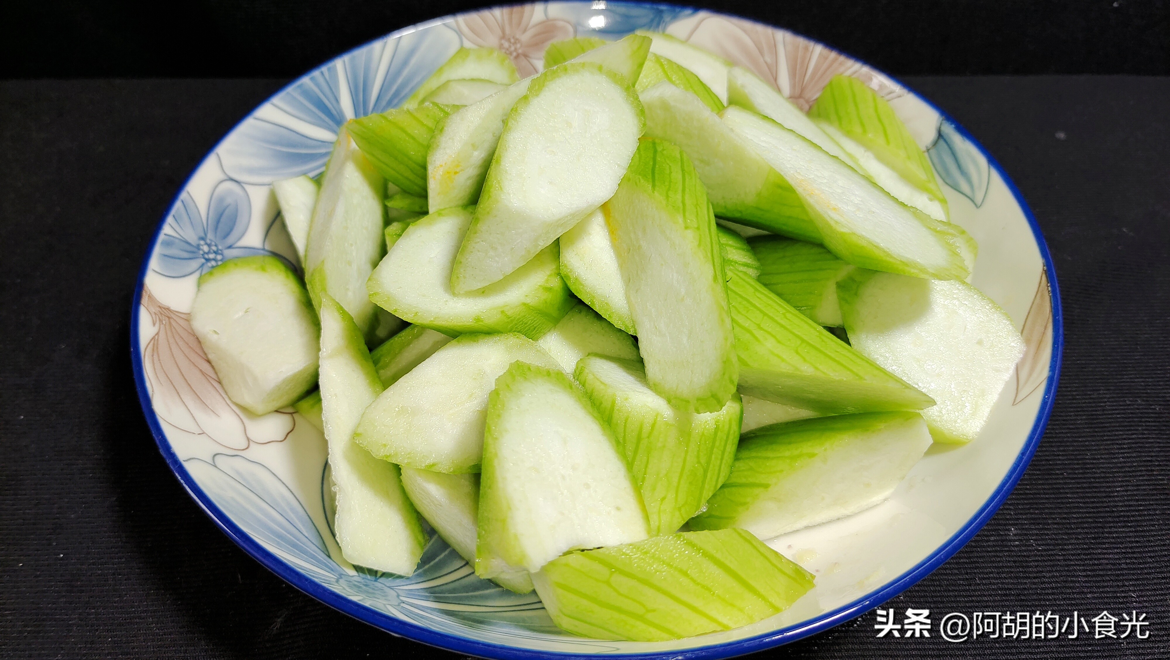 Loofah Clam Omelette Soup: Loofah and it are a perfect match! Simply ...