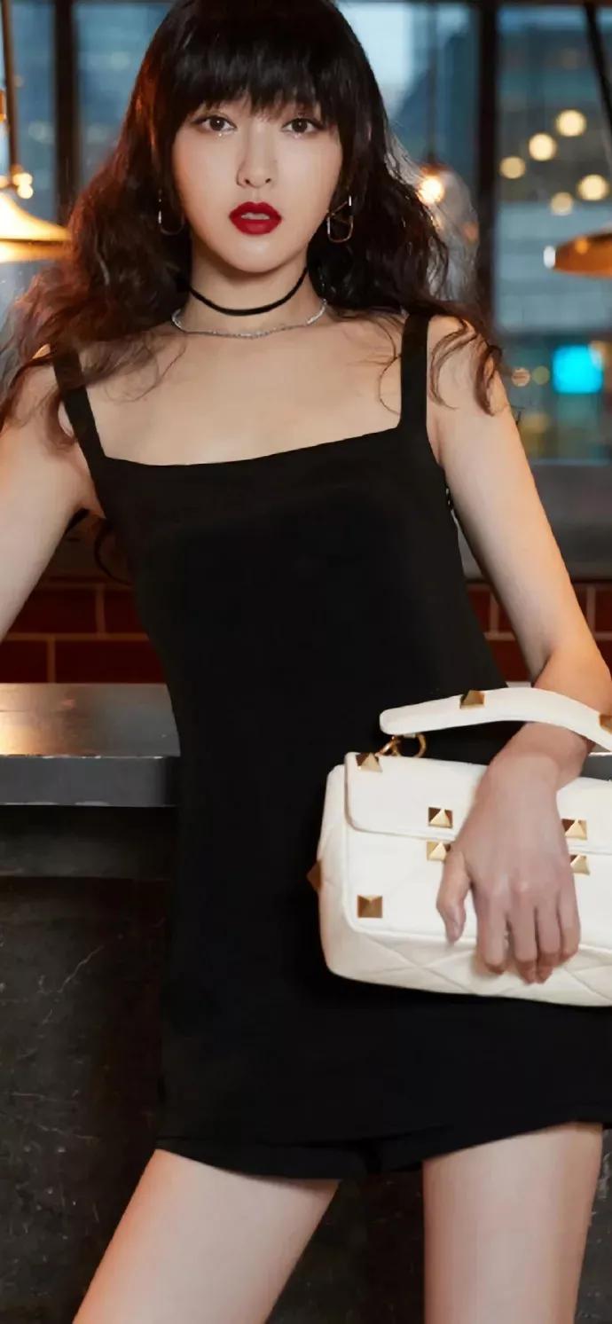 Tang Yan, the goddess of fair skin, beauty, long legs and temperament ...