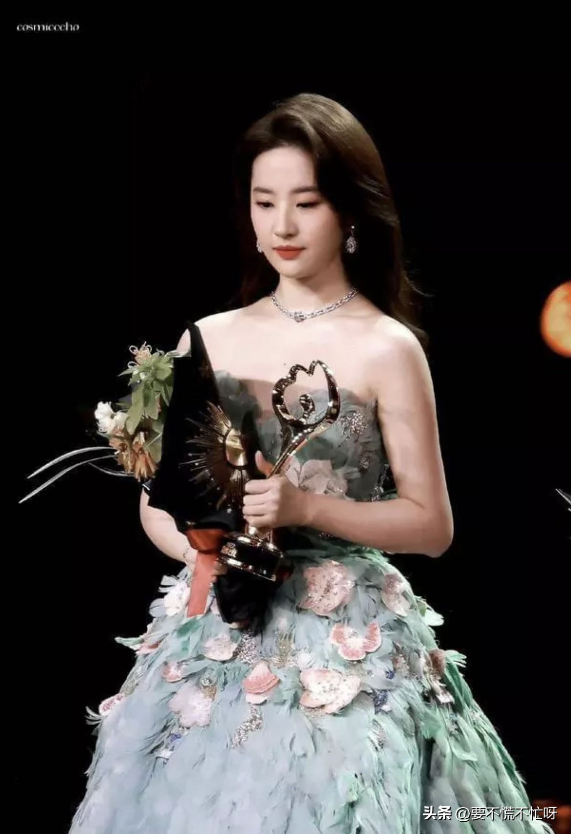 Weibo night, I only love Liu Yifei and Li Xian - iNEWS