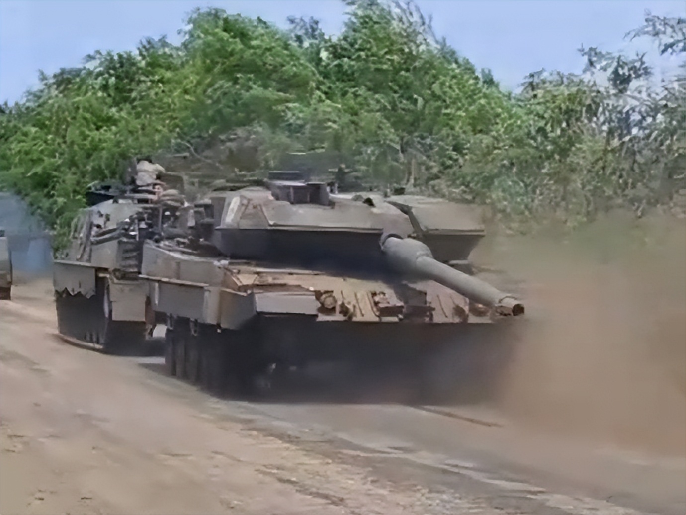 German military experts are too thieves! Seeing that the Leopard tank ...