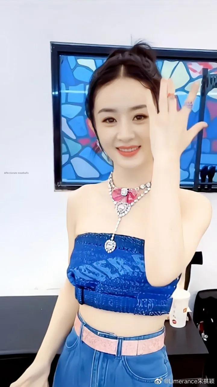 Zhao Liying has a small slap and a round face, but has a lot of energy ...