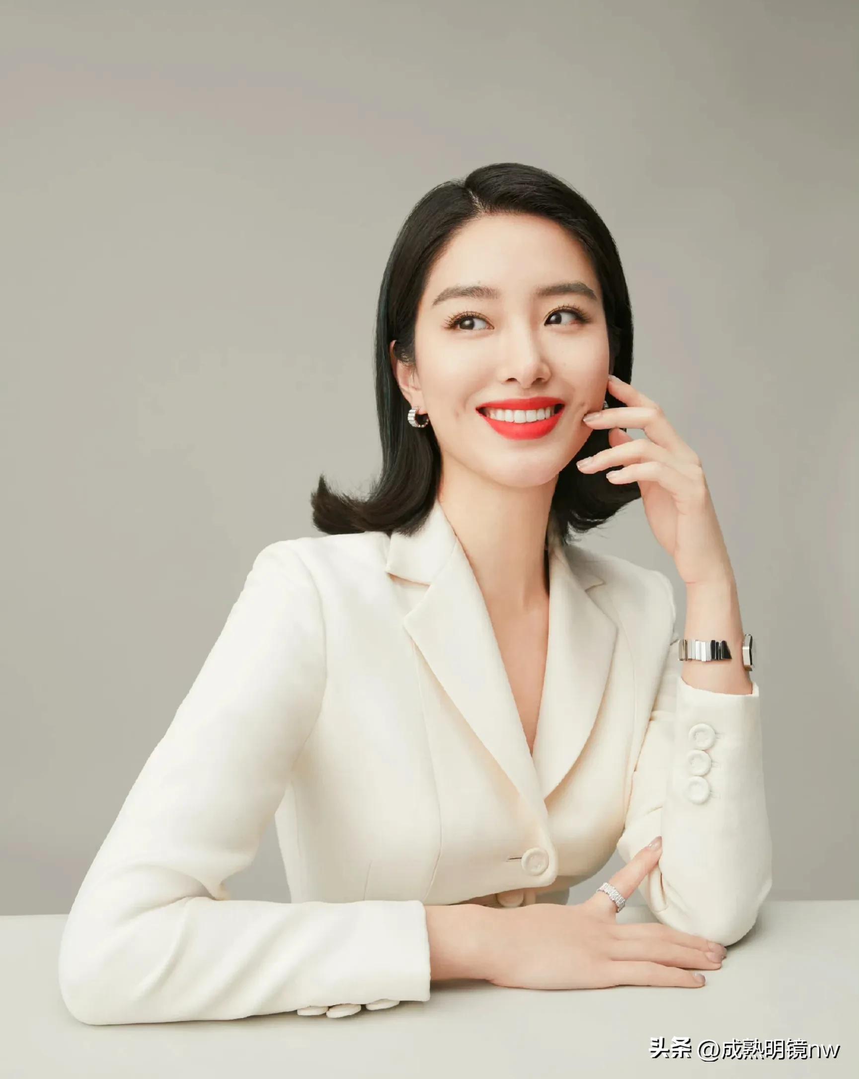 Yang Caiyu, fashionable and elegant, excellent in style, full of charm ...