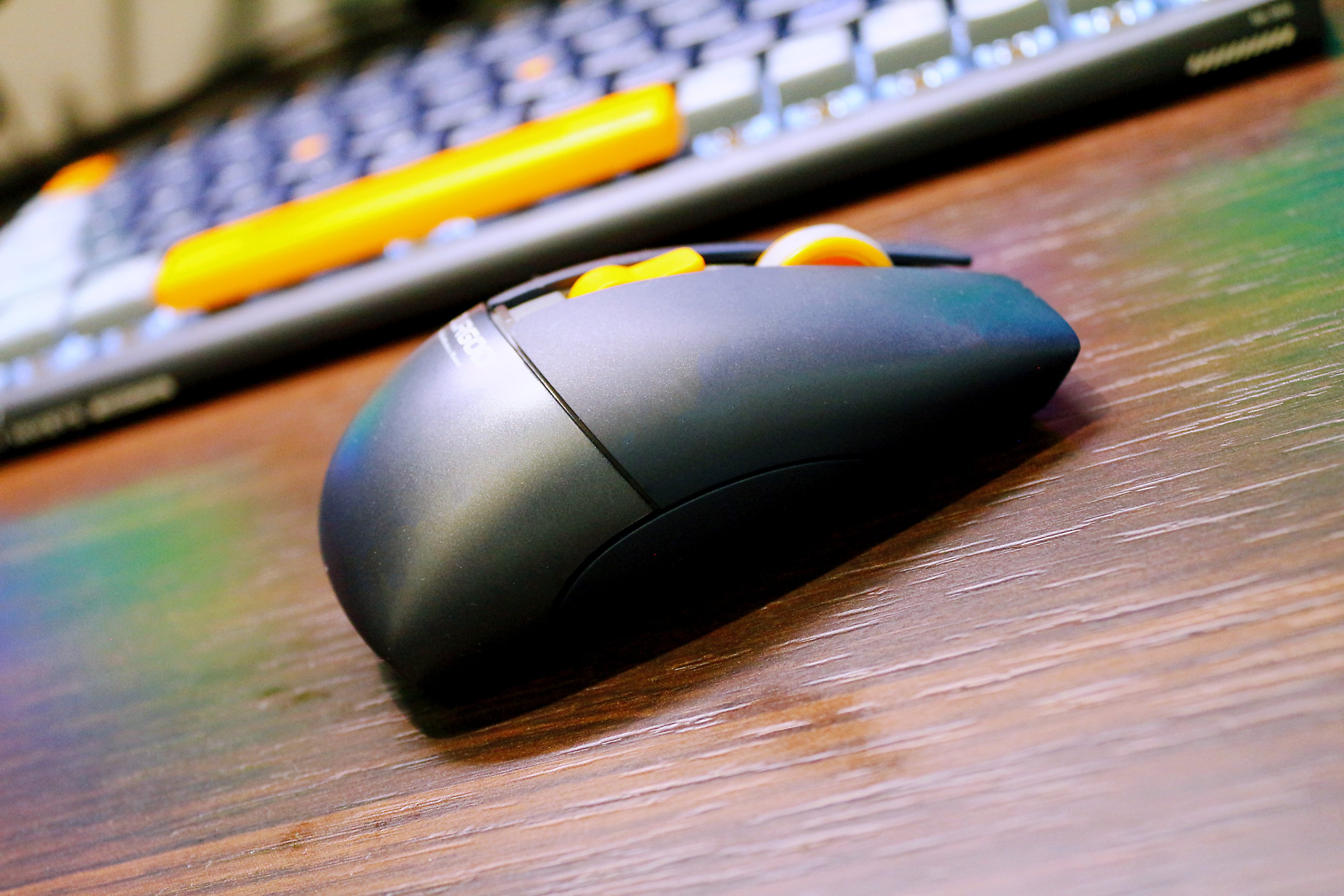 Switch with one click! Compatible with multiple devices! Dual-mode ...