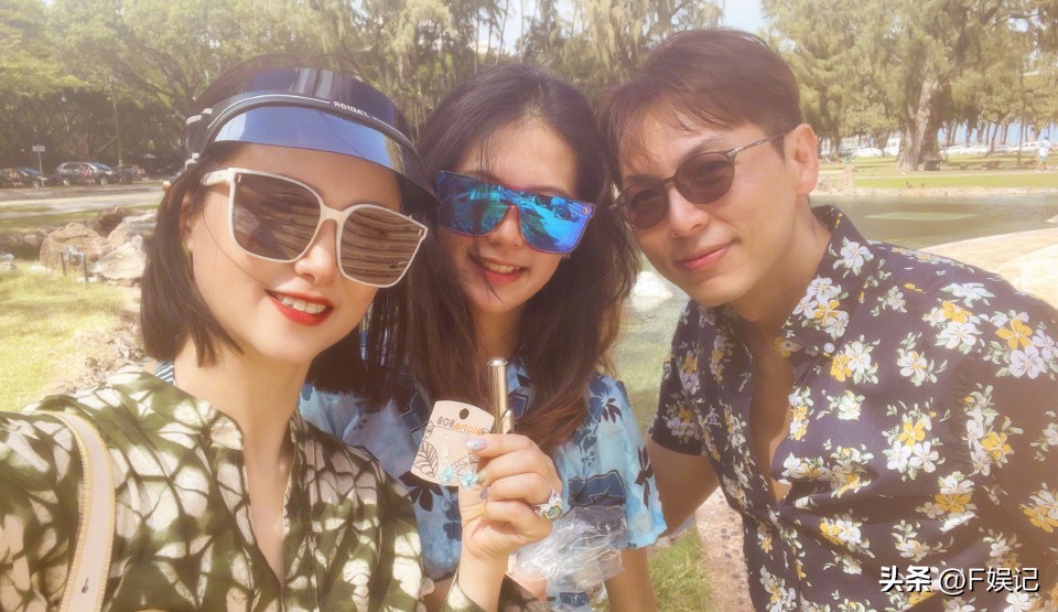 Weng Hong and her husband and daughter had a happy spring outing and ...