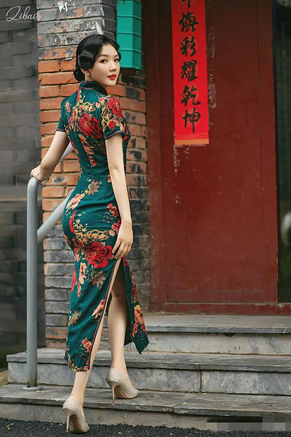 The little sisters wearing cheongsams are all beautiful and beautiful ...