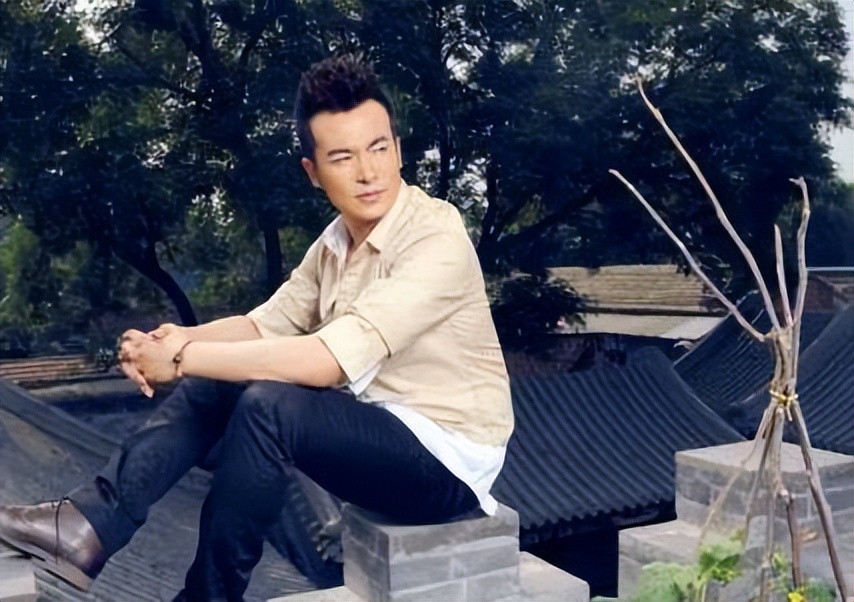 Costume male god Yu Bo, a powerful actor who knows how to do business ...