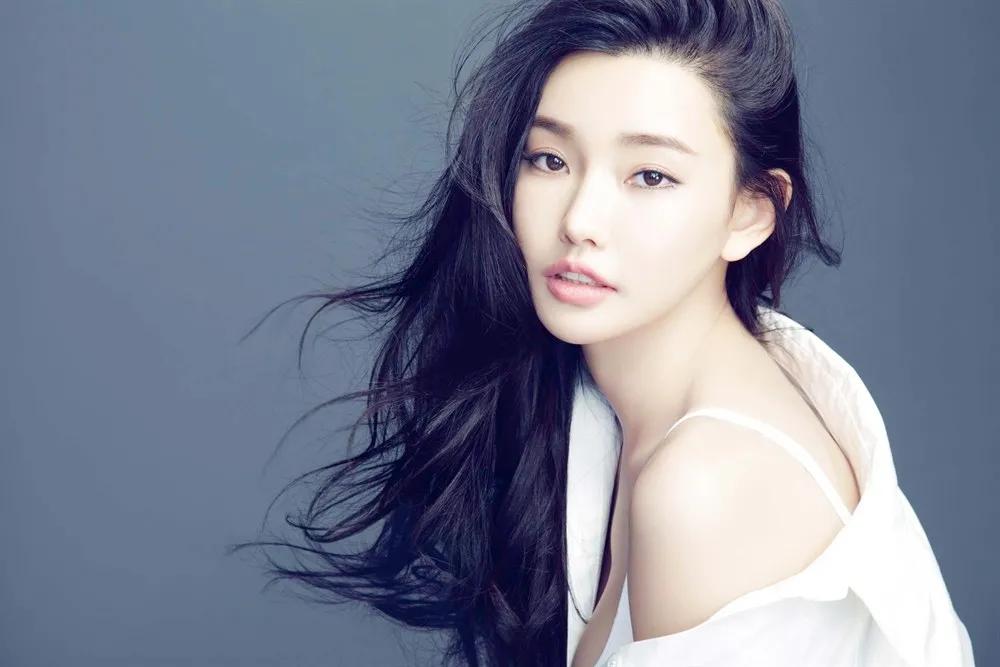 Wang Jing likes Tong Fei, a sexy girl with a body that matches Liu Yan ...