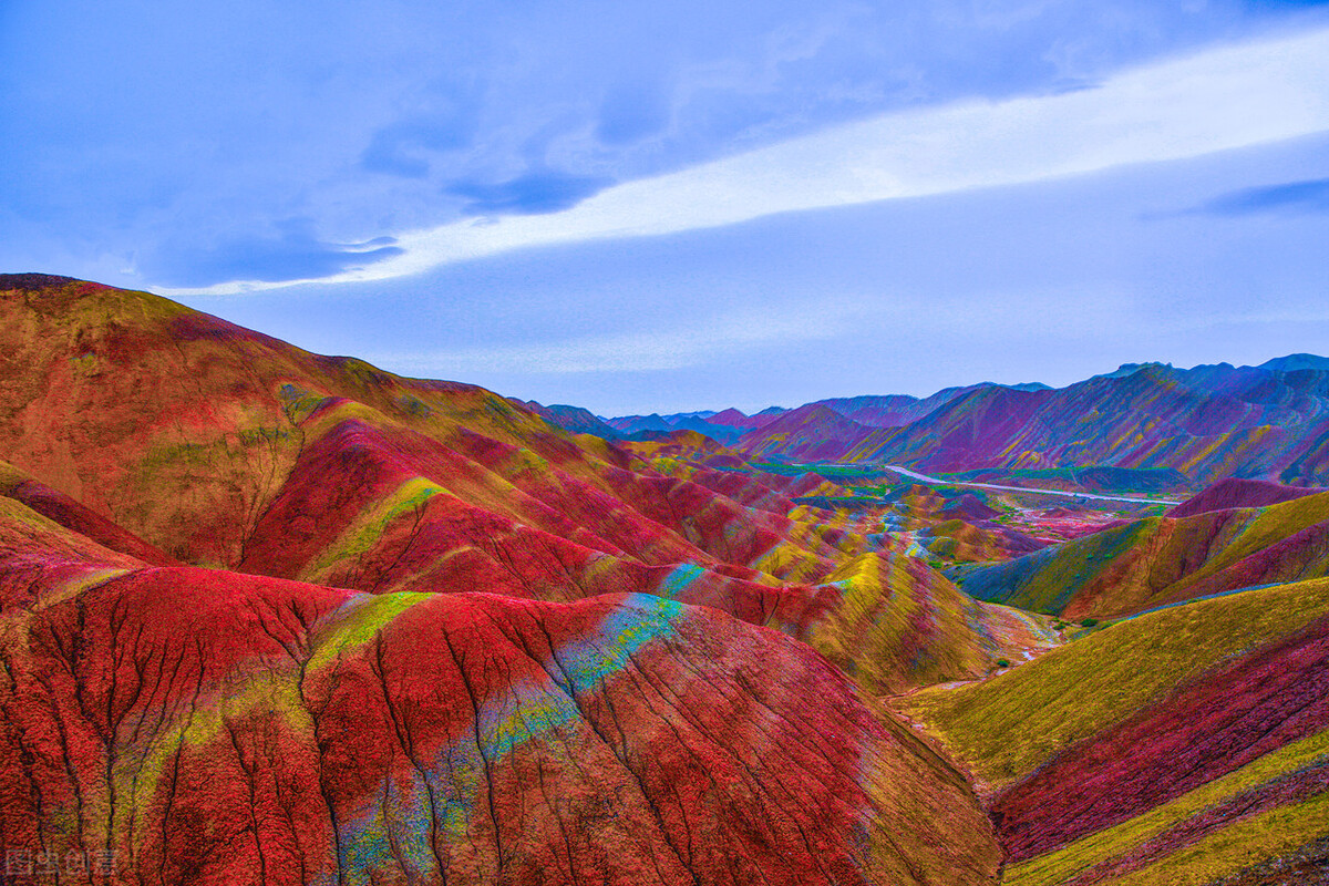 Colorful Danxia Mountain--Travel by car, travel freely - iNEWS