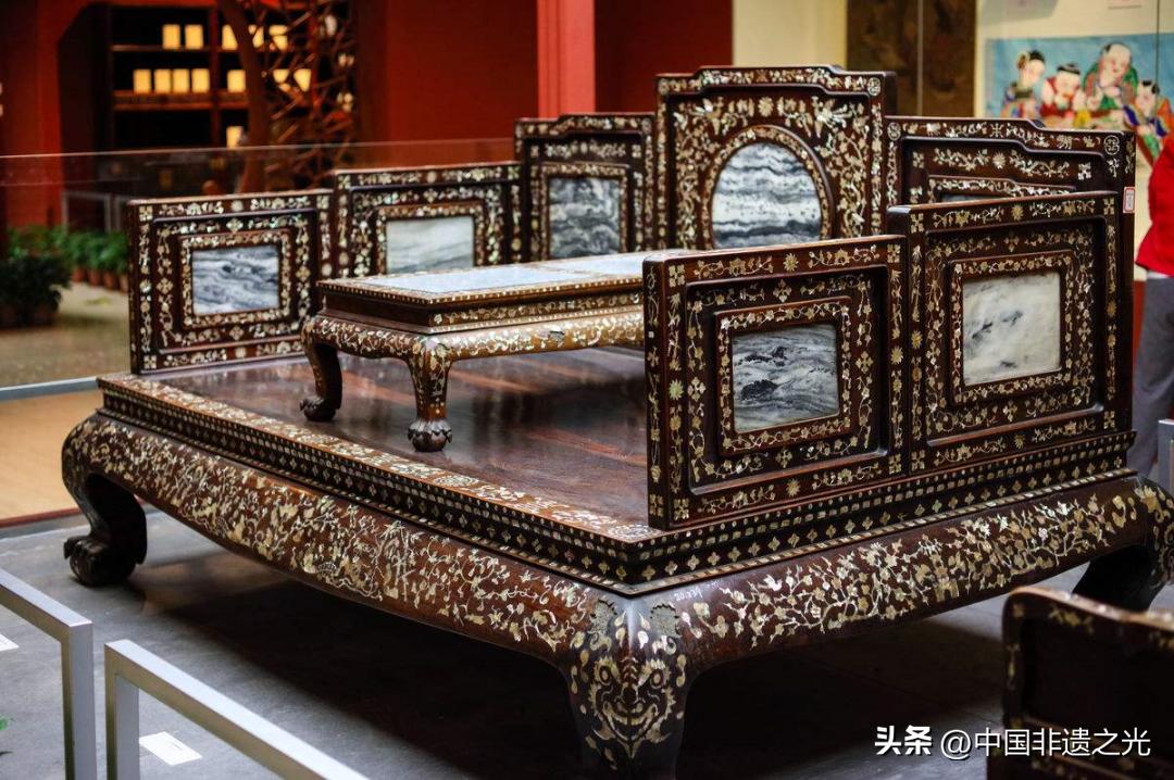 Chinese bed furniture: step bed, canopy bed, Luohan bed, imperial ...