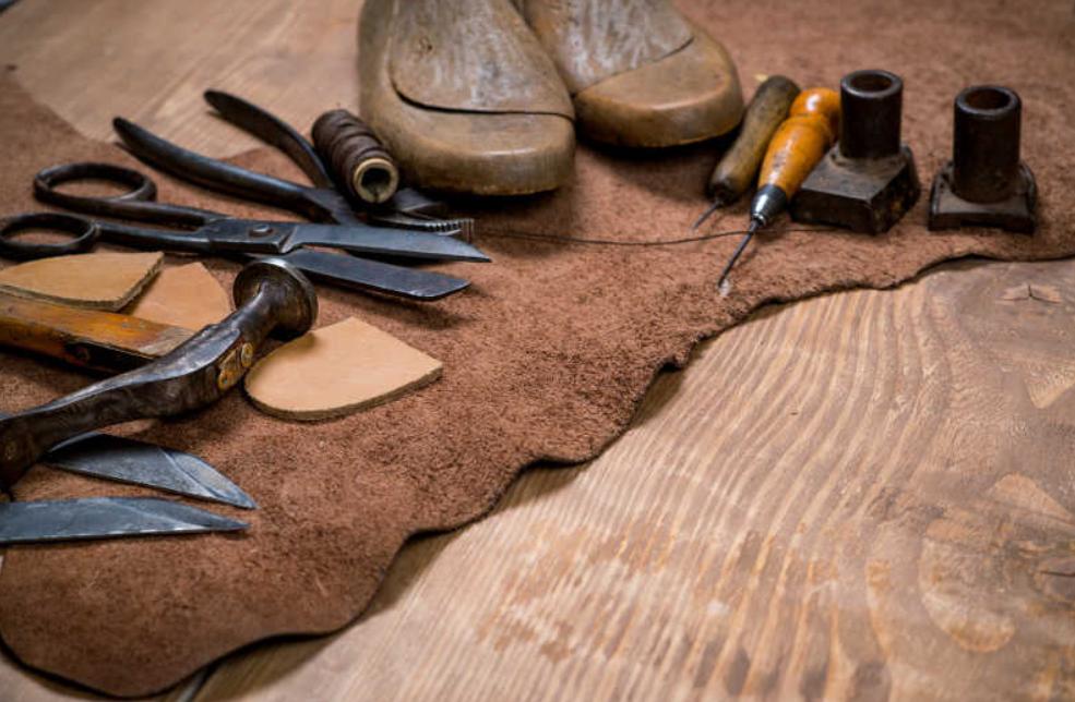 Leather workmanship: Made in England, the perfect combination of ...
