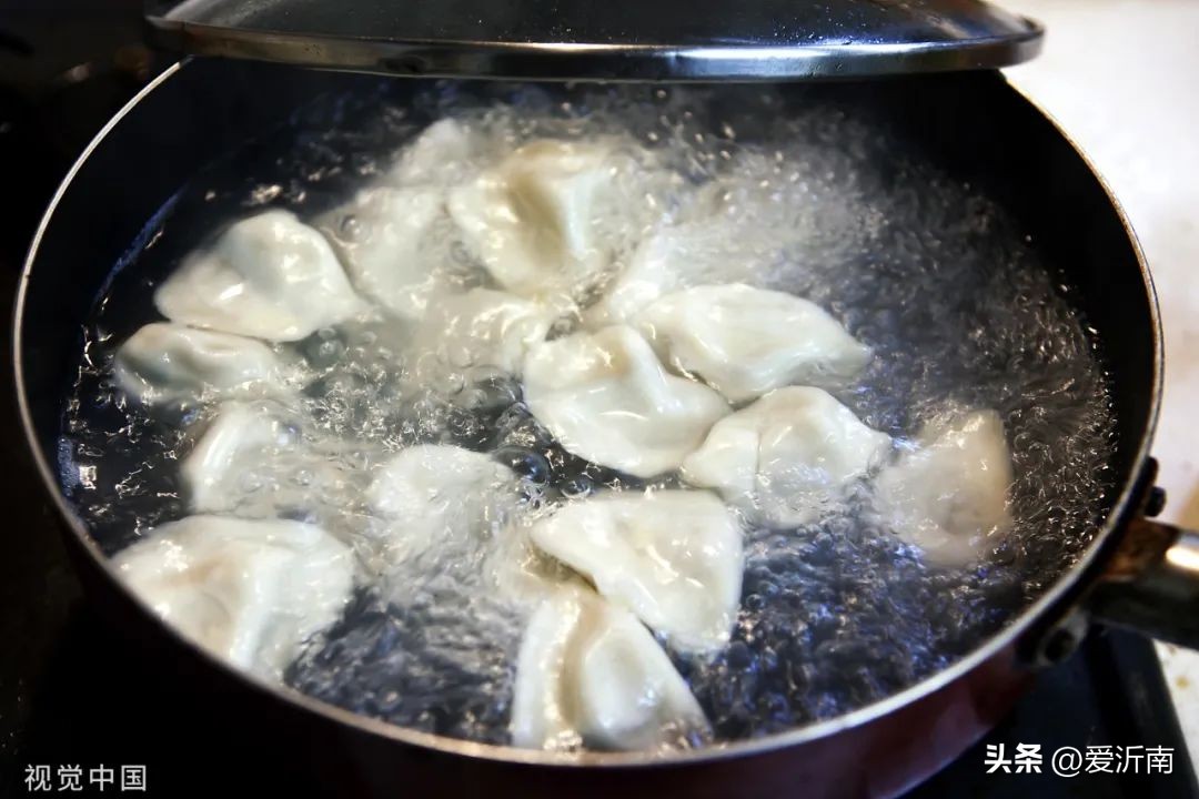 Is it better to cook dumplings in cold water or hot water? I finally ...