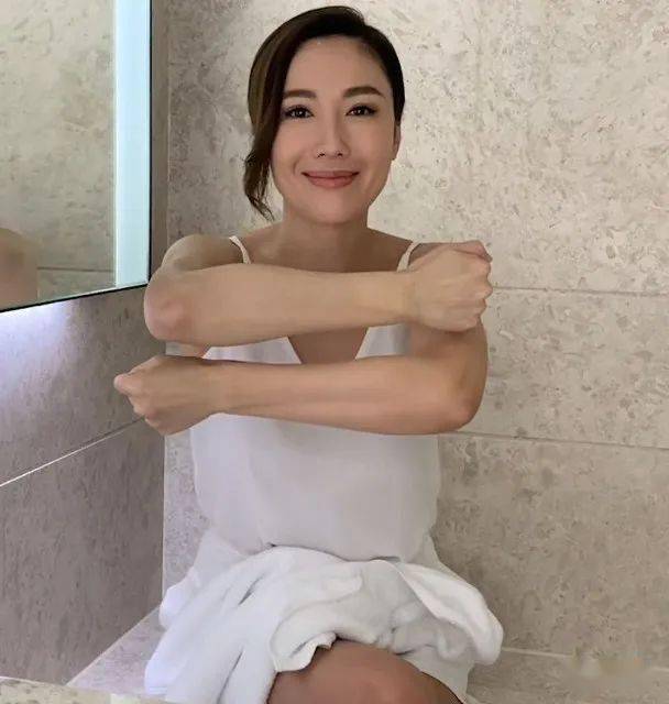 42-year-old actress Li Shiyu suffered an airplane accident! More than ...