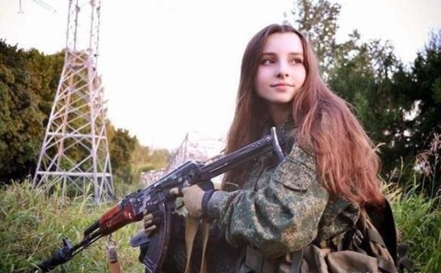 A steel gun with a letter of commitment! The departure ceremony of ...