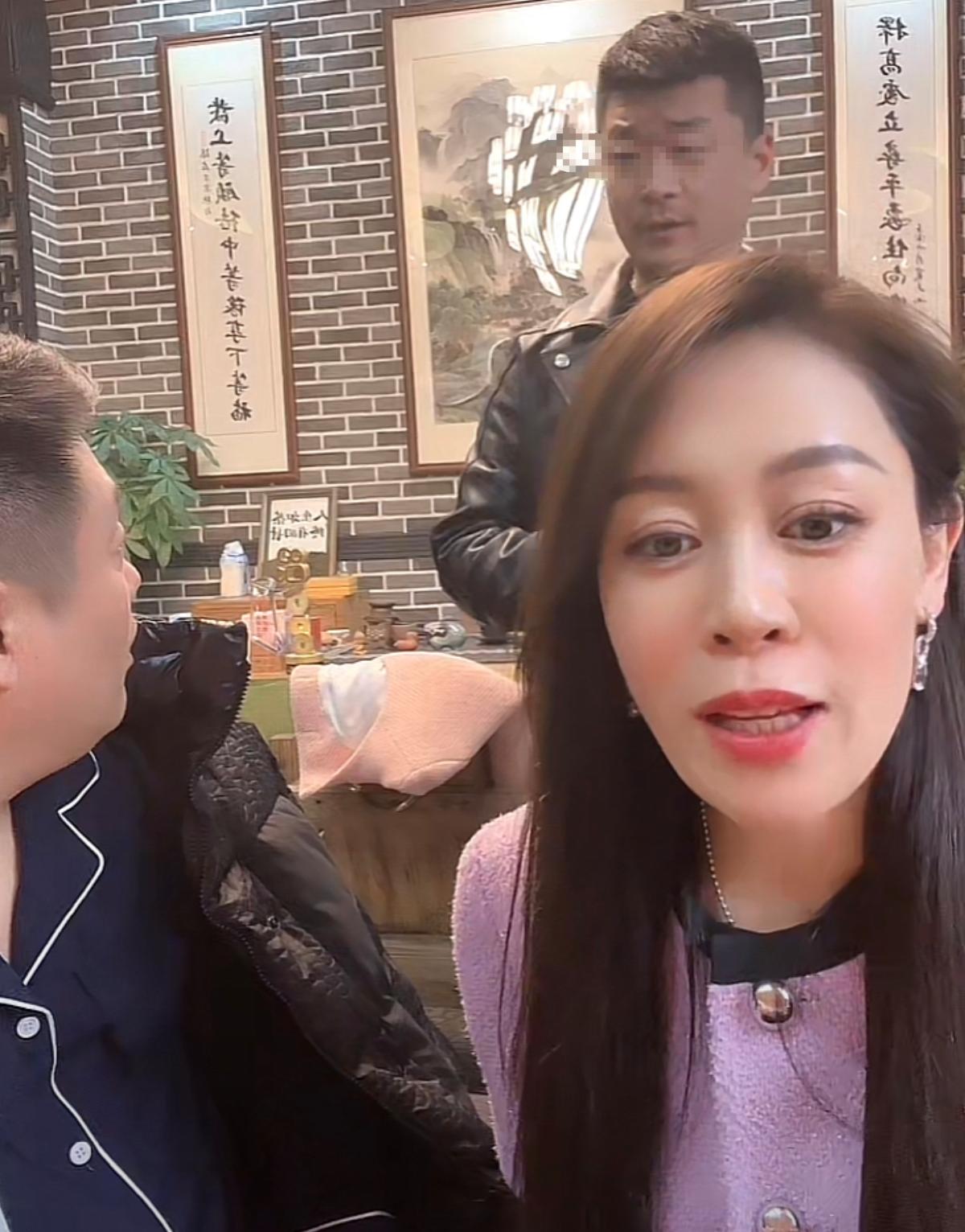 Song Xiaofeng and his wife Yang Xiaoru live in the same frame! The love ...