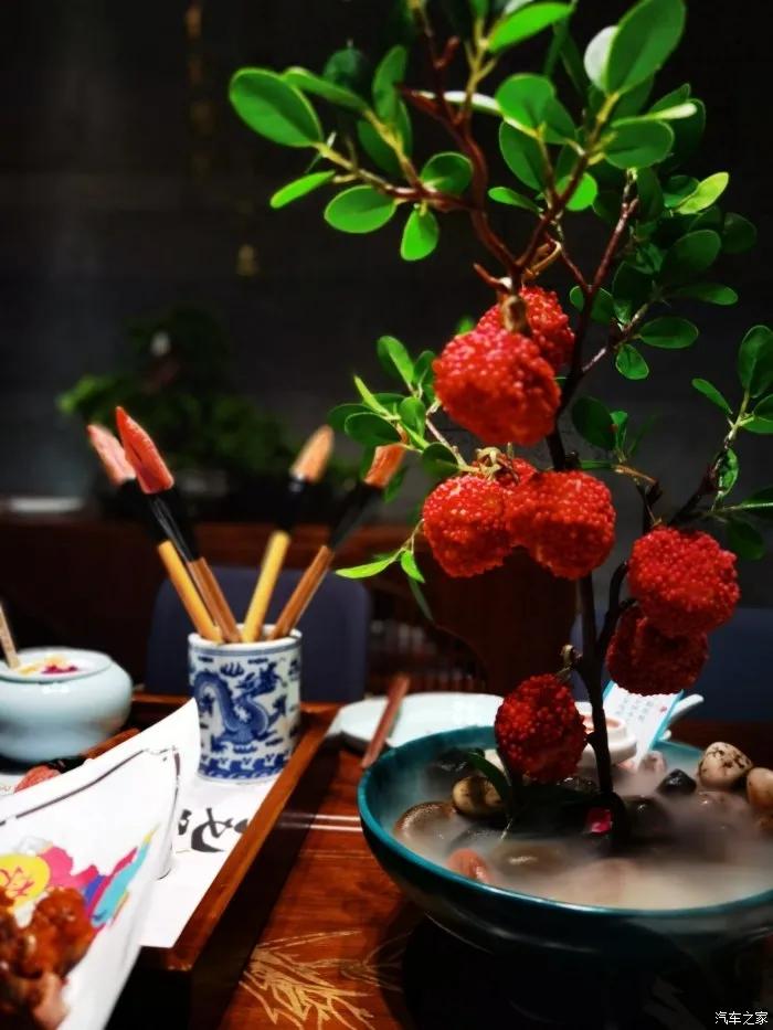 Driving a dolphin to check in the Internet celebrity restaurant--Chang ...