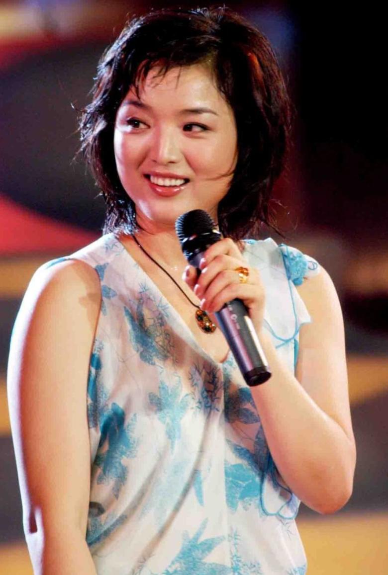 Singer Bai Xue, married at the age of 28, loves her 8-year-old ...