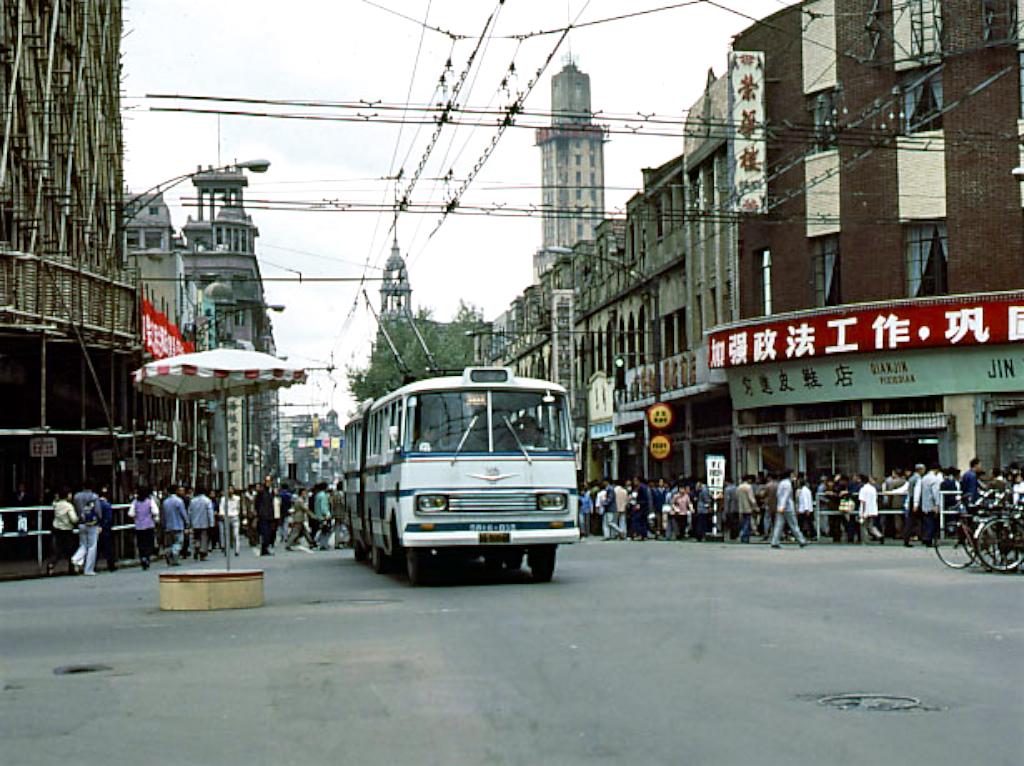 A group of old photos of Shanghai taken in 1983, the memory of Shanghai ...