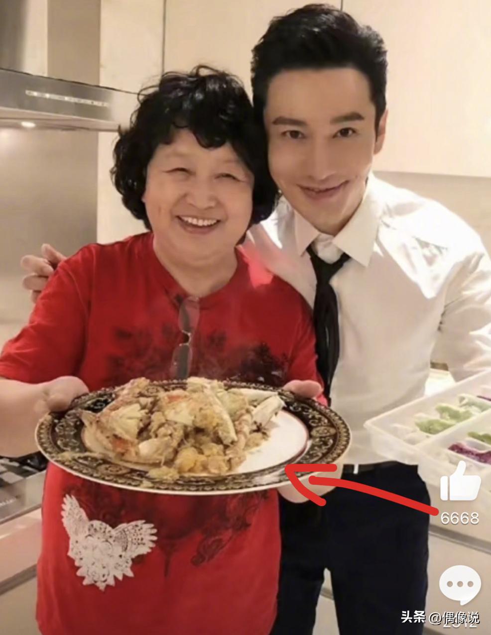 Ye Ke was caught at Huang Xiaoming's family banquet, and the tableware ...