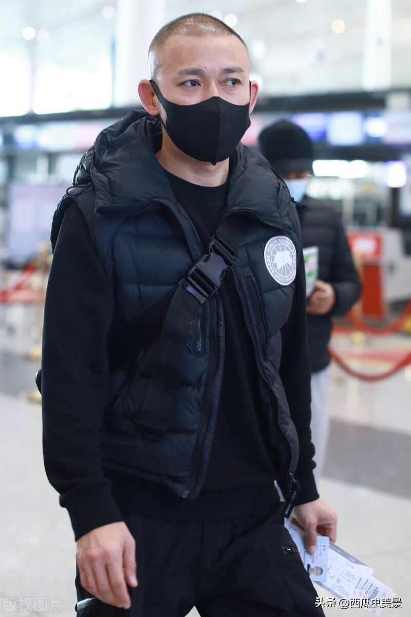Nie Yuan appeared at Beijing Airport, a casual and simple suit - iNEWS