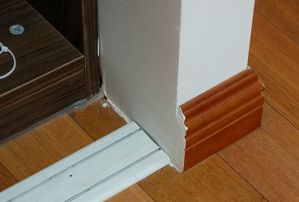 The protruding baseboard is too ugly. The master said that it is ...