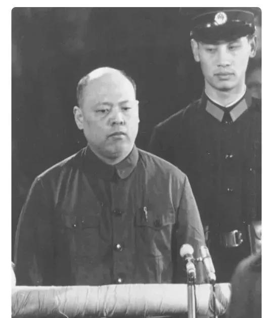 When the arrogant "Gang of Four" was arrested, he was full of ugly ...