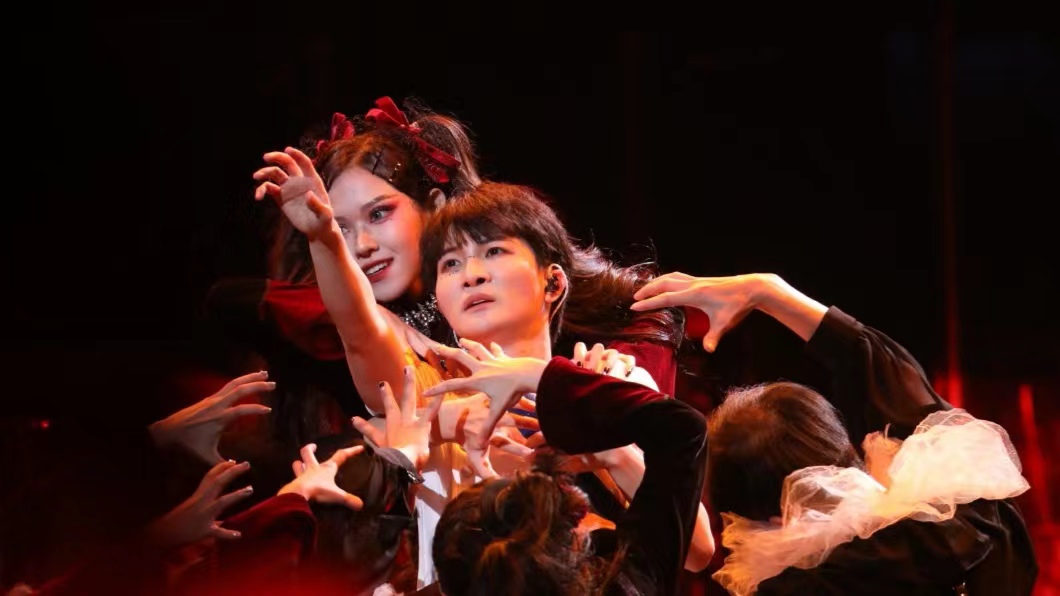 Zhou Shen shed tears at the concert, flying against the wind, living up ...