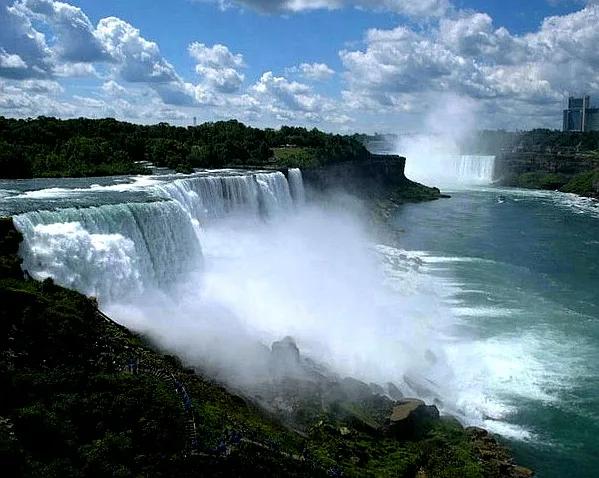 Imagining in front of Niagara Falls - iNEWS
