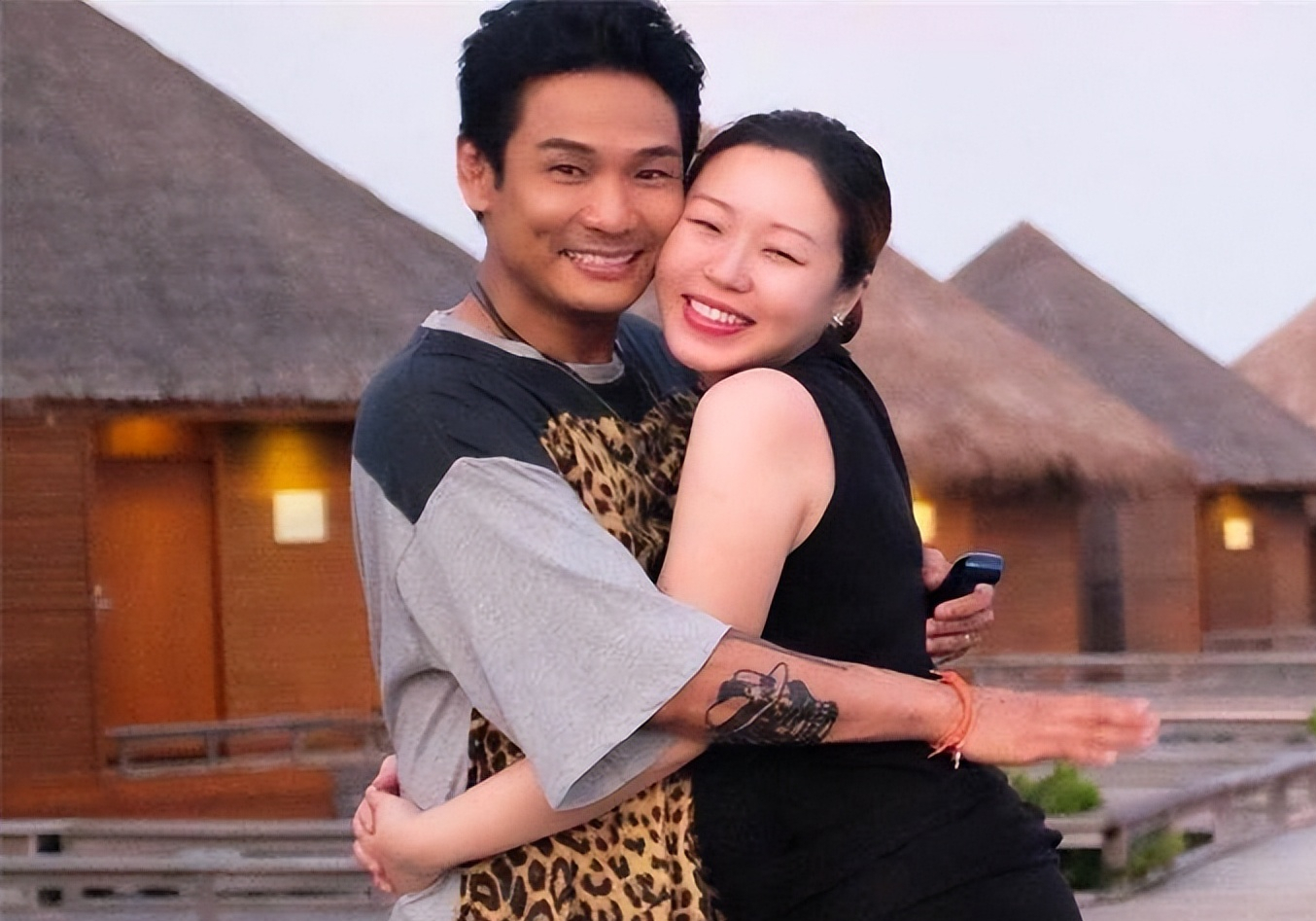 45-year-old Huang Xiaoming is forgivable for not "opening up", but 60-year-old Du Dewei is ...