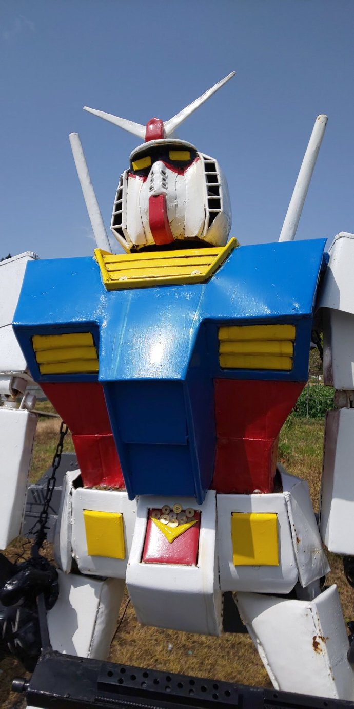 Monkey Face Gundam Statue - iNEWS