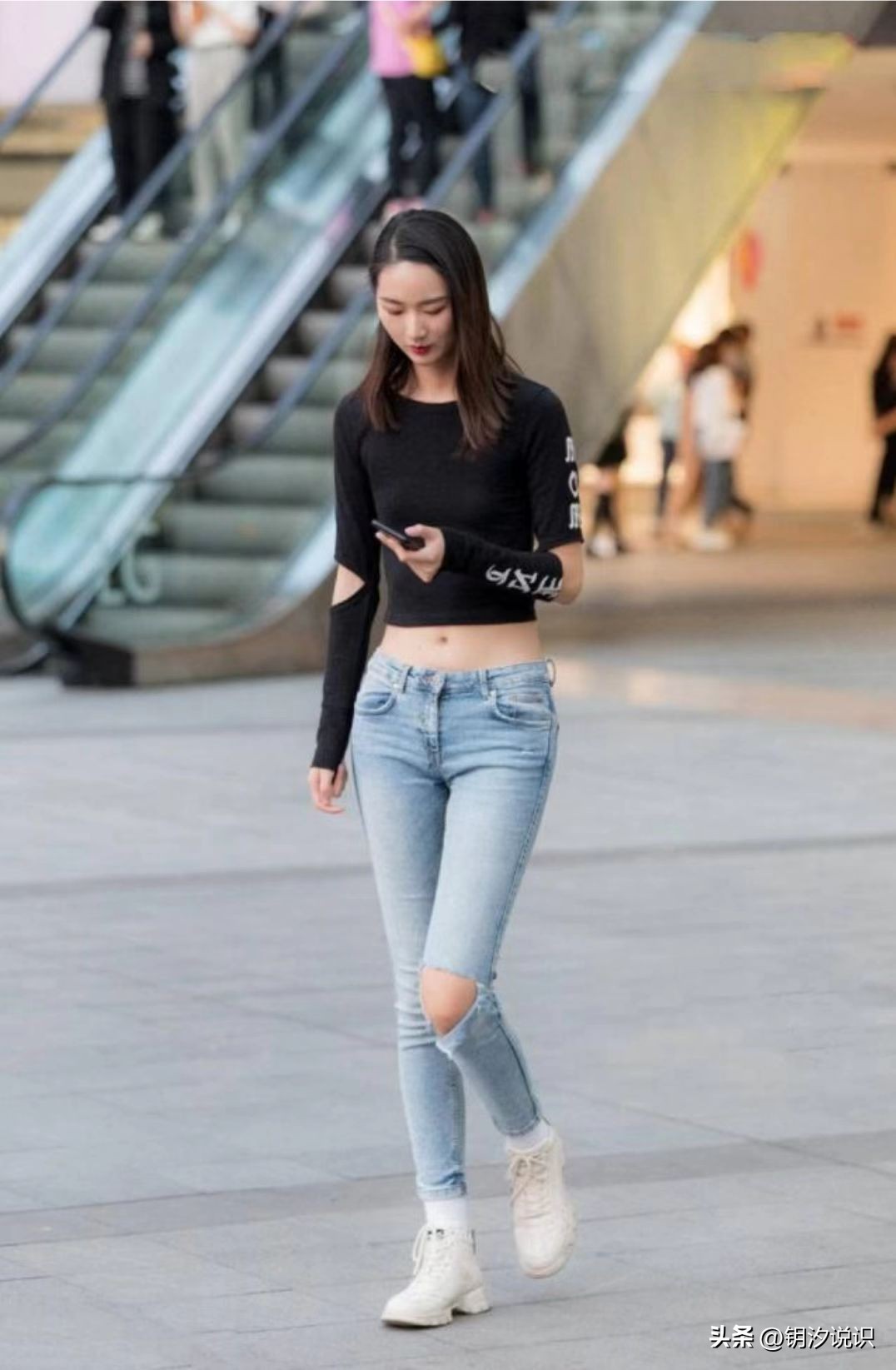 A cropped top with low-waisted jeans will give your figure a glamorous ...