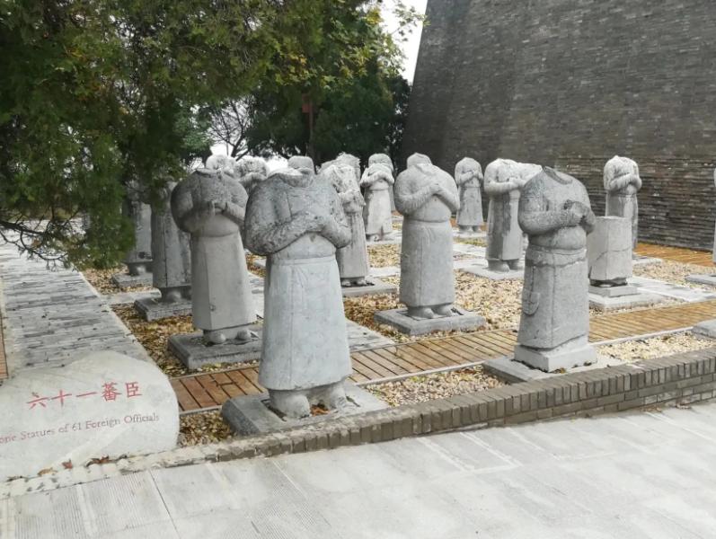 In front of the tomb of Wu Zetian and Li Zhi, there are 61 headless ...