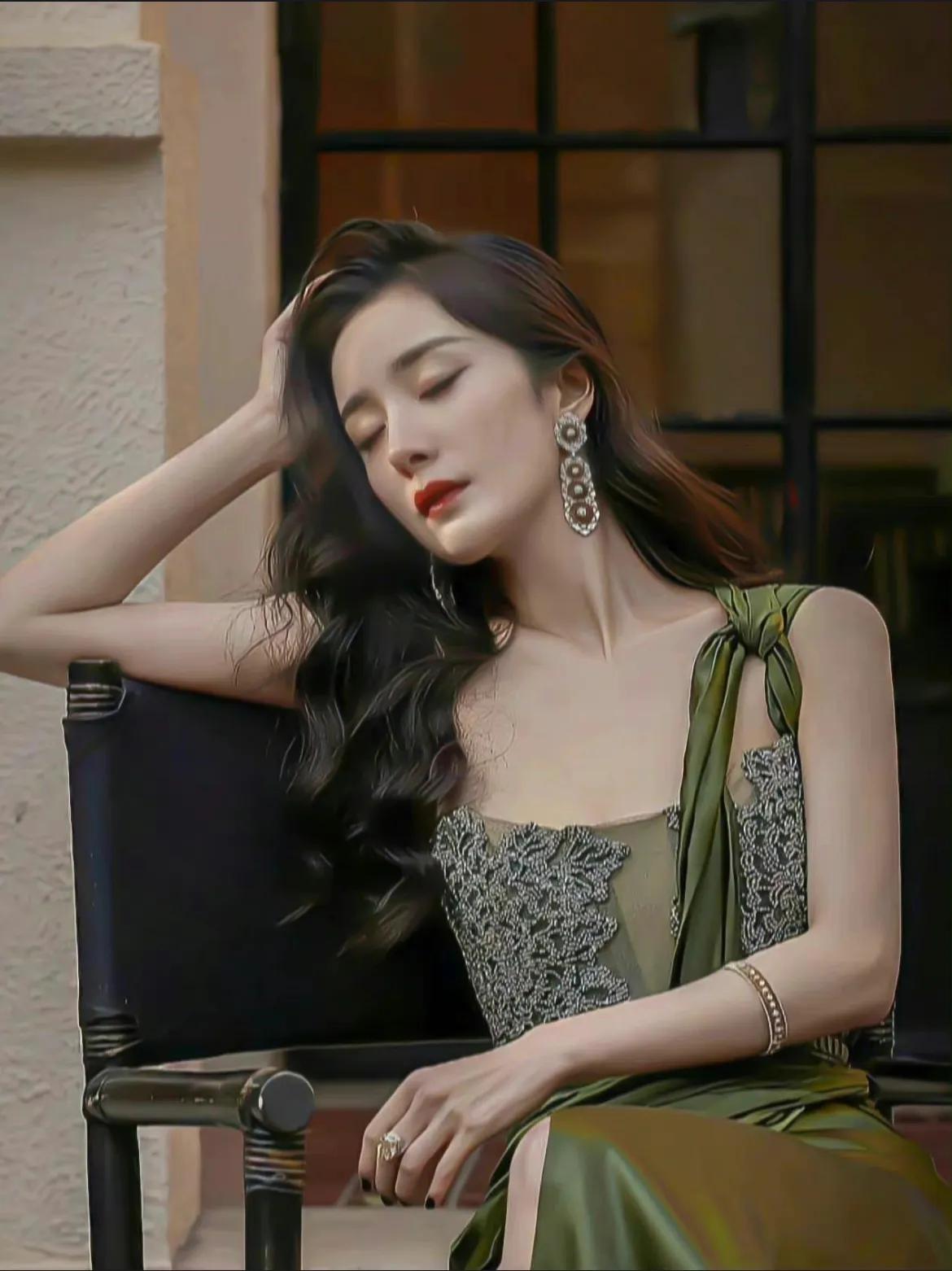 Yang Mi's beauty is not limited to her appearance, but also her inner ...