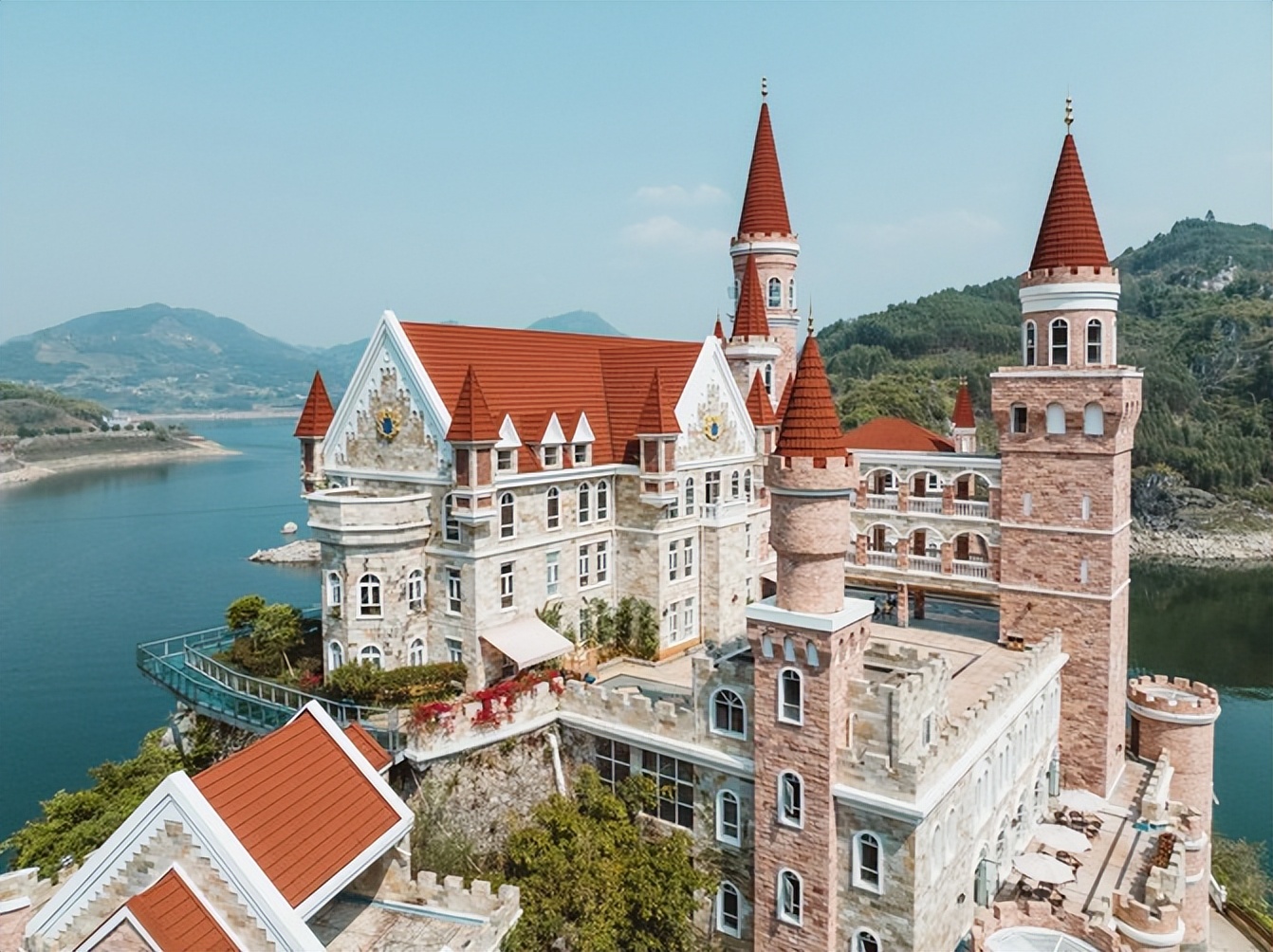 Thousands of Waters and Colorful Spring - iNEWS