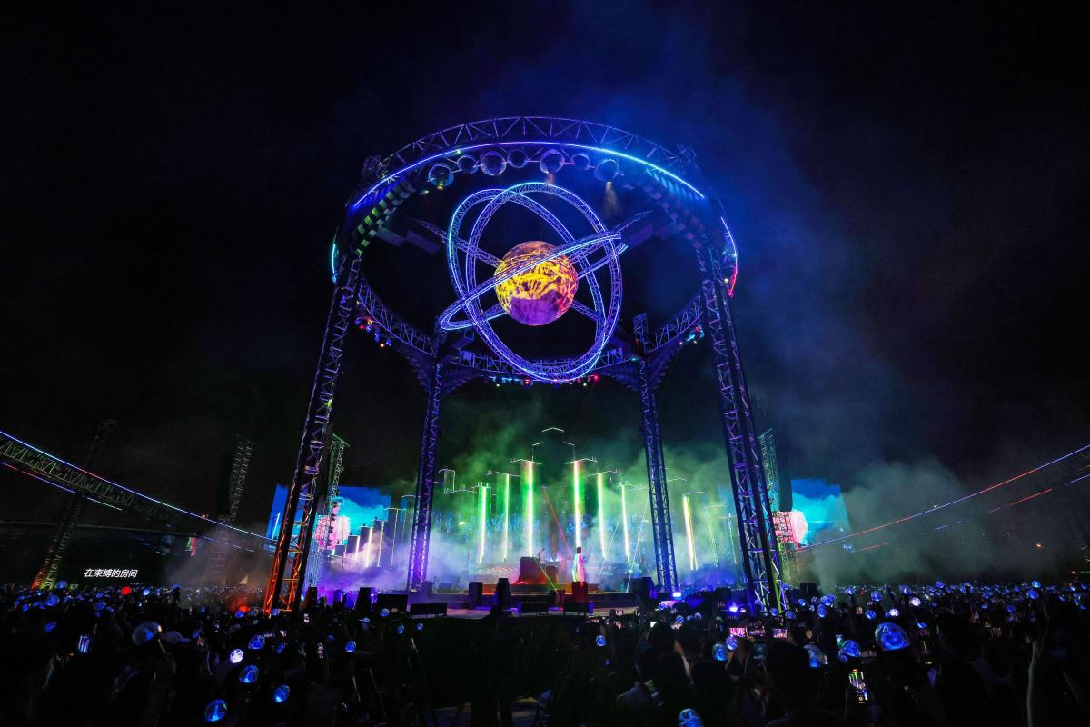 Hua Chenyu's "Mad Asylum" Concert LIVE Exposure Switching Angle of View ...