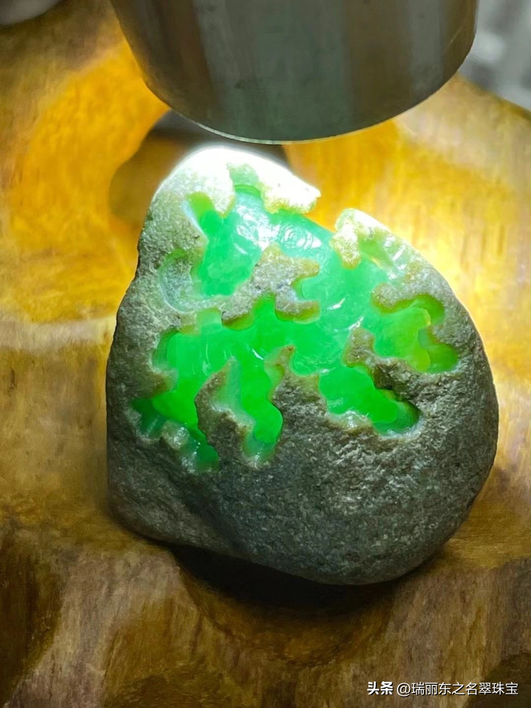 How to choose Houjiang jadeite raw stone to replant and recolor - iNEWS