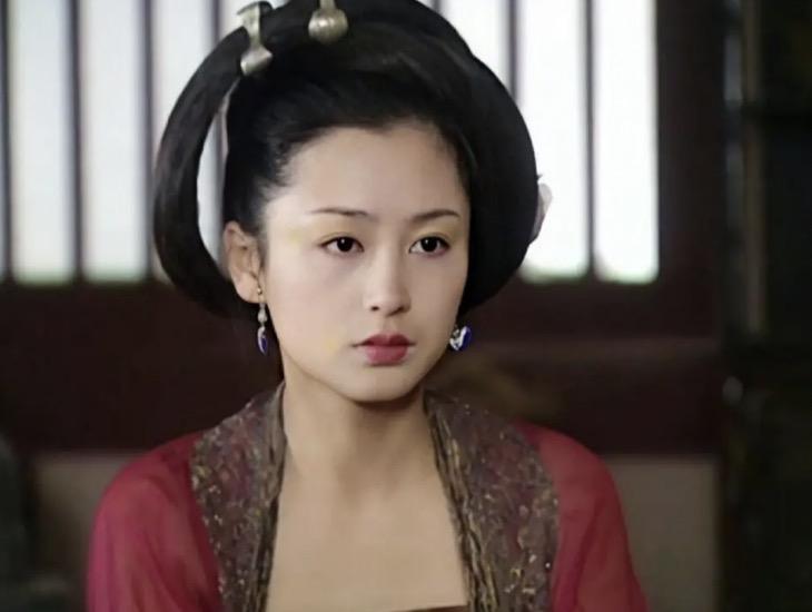 Zhou Xun and Chen Hong fell in love with him at first sight. They were ...