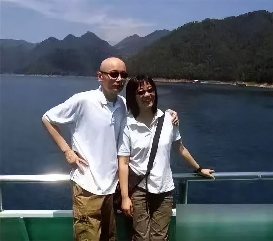 It turns out that she is Ge You's first wife. She has been married for ...