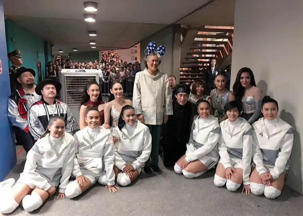 Sutida succeeded in chasing the star "Uncle Bird"!Dedicate flowers to ...